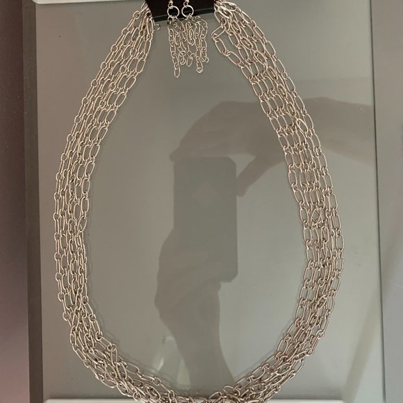 paparazzi | Jewelry | Paparazzi Dynamite Dynamo Silver Necklace With ...